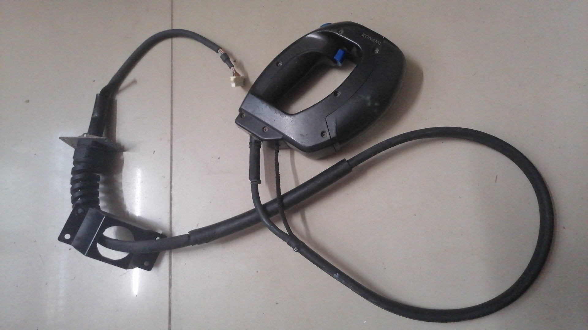 Konami Action Deka Boxing Gloves.WORKING